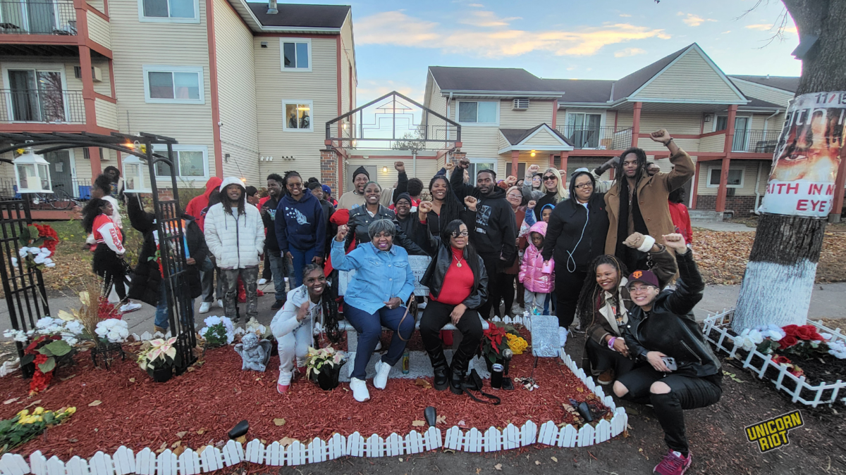 Jamar Clark's Family Unveils New Bench on 10 Year Anniversary - UNICORN ...